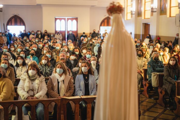 Multitudinaria Consagración a la Virgen | Heraldos del Evangelio Chile
